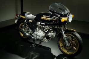 How To Clean Motorcycle Windshield (5 tips you should know)