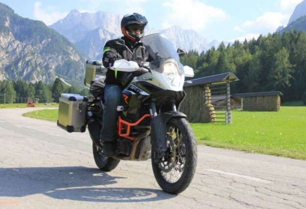 Riding a Motorcycle at Slow Speed: Techniques & Tips 2025