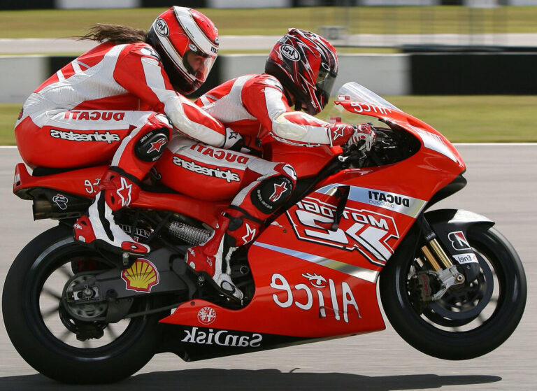10 Tips for Safely Ride a Motorcycle with a Passenger