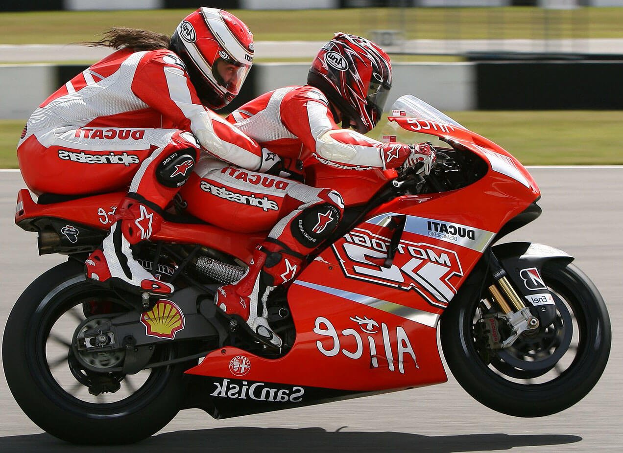 10 conseils pour conduire une moto en toute sécurité avec un passager