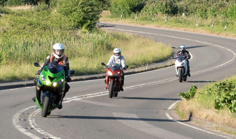 Master Motorcycle Cornering Tips: 2025 Riders Ultimate Guide