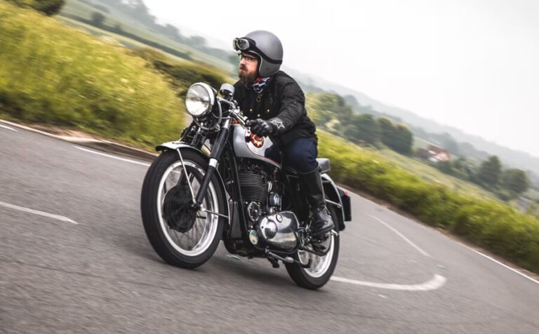 Master Motorcycle Cornering Tips: 2025 Riders Ultimate Guide