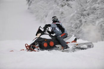2-Stroke vs 4-Stroke Snowmobiles: Complete Comparison Guide